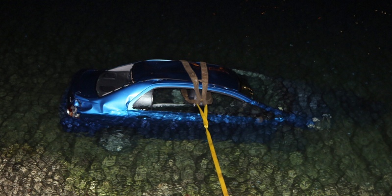 Video/Photos: Crashed Car Removed From Water - Bernews