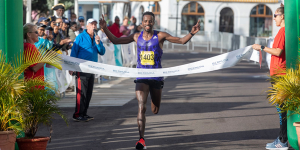 Photos: Half Marathon & Marathon Finish Line - Bernews