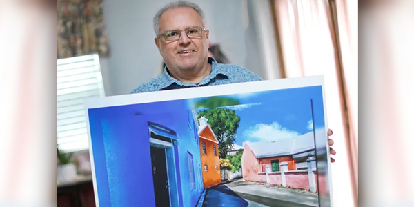 American Returns To Island To Give Drawings - Bernews