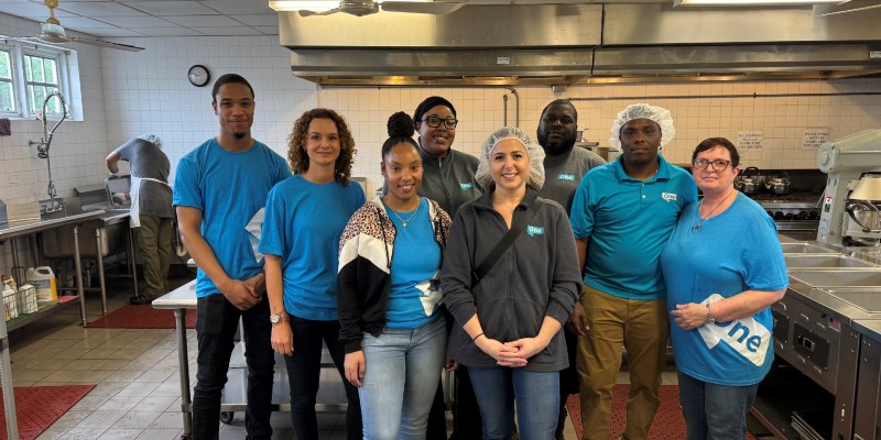 One Comm Volunteers With Meals On Wheels - Bernews