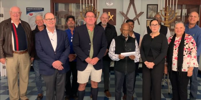 Video: Freemasons Donate To Two Charities - Bernews